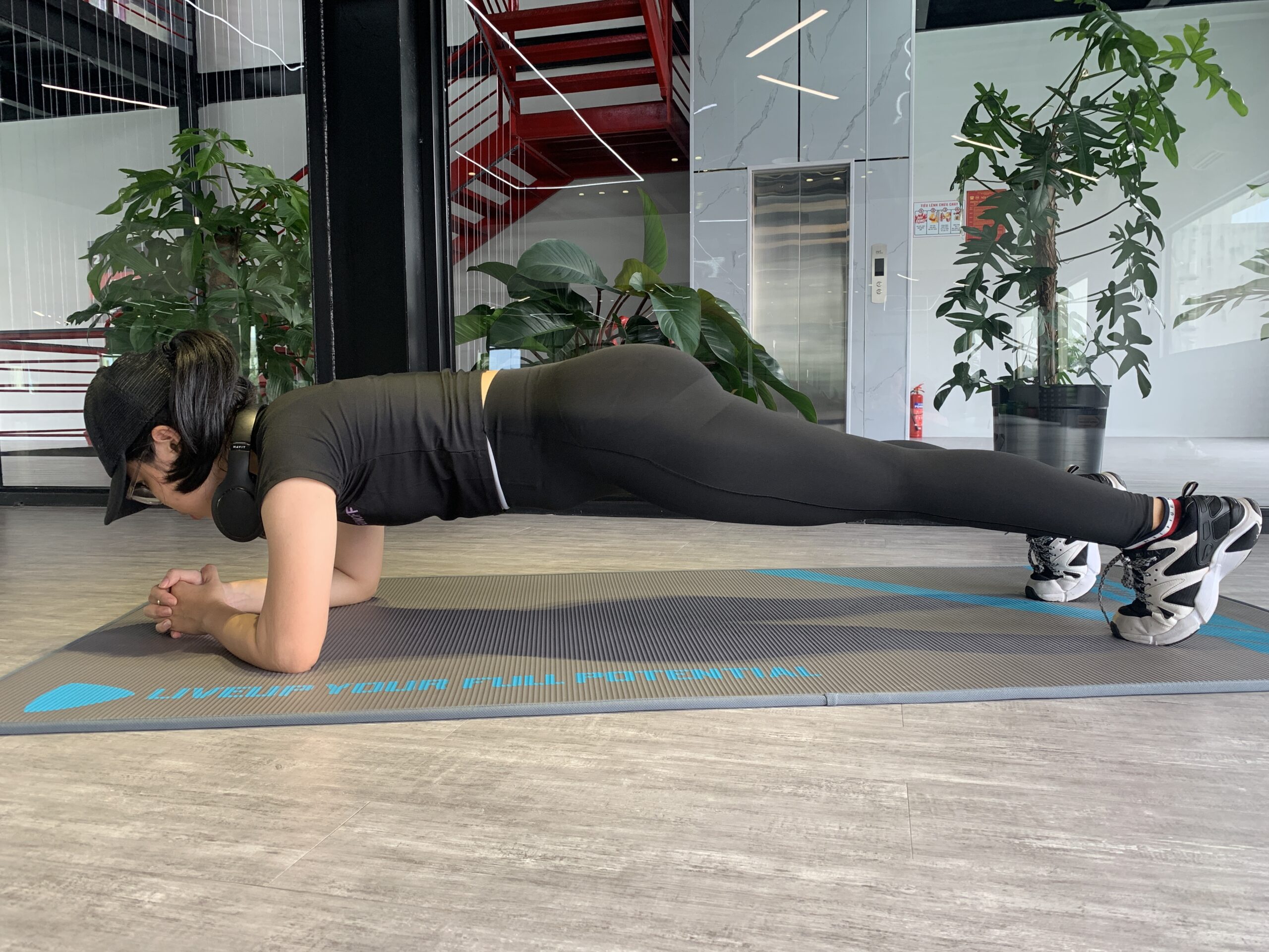 1 Phút Plank Bằng Bao Nhiêu Cái Gập Bụng? Nên Tập Bao Lâu?